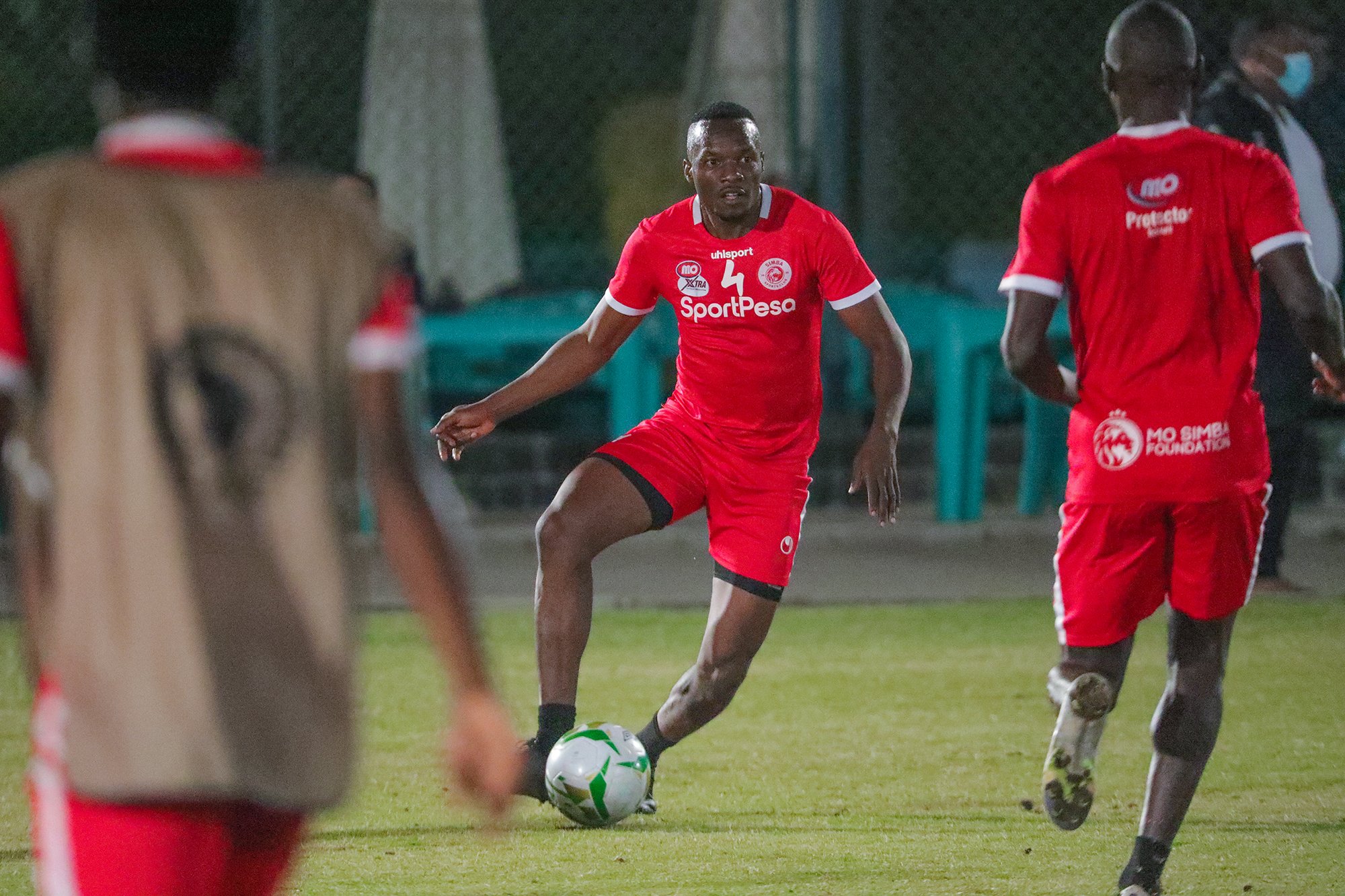 Kikosi cha Simba SC kikifanya mazoezi mara baada ya kuwasili jijini Cairo kuelekea mchezo wa ...