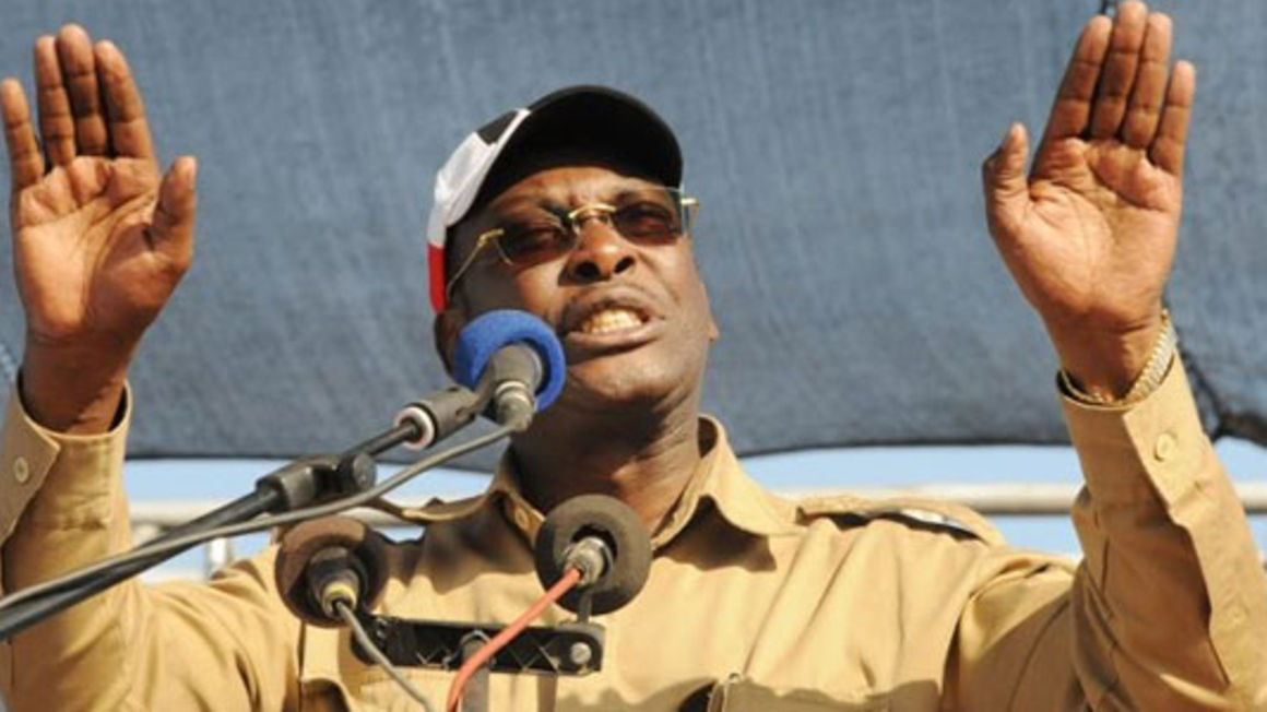 Mbowe amvaa Pluijm, Simba wamtibua - Mwanaspoti