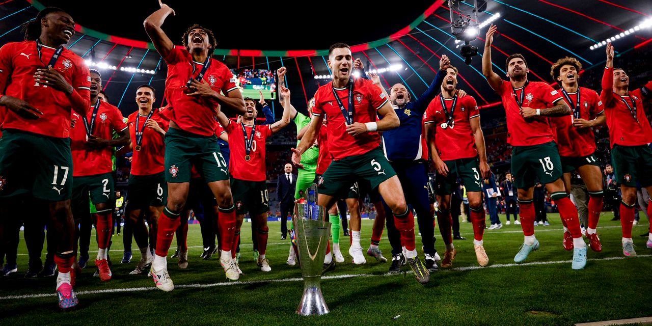 Ronaldo aendeleza moto, Ureno ikiweka rekodi mpya | Mwanaspoti